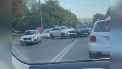 Imaginea dimineții: Două boliduri, boțite într-un accident, la Ciocana | Telex.md
