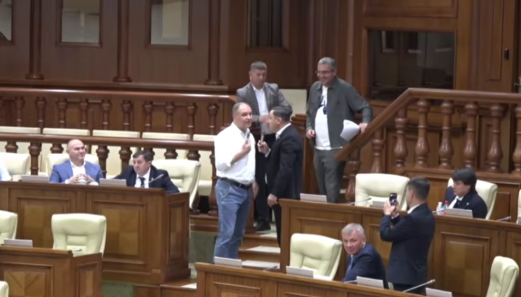 (video) Scandal în Parlament. Ion Ceban a dat buzna la ședința plenară ...