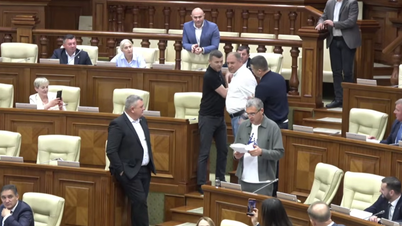 (video) Scandal în Parlament. Ion Ceban a dat buzna la ședința plenară ...
