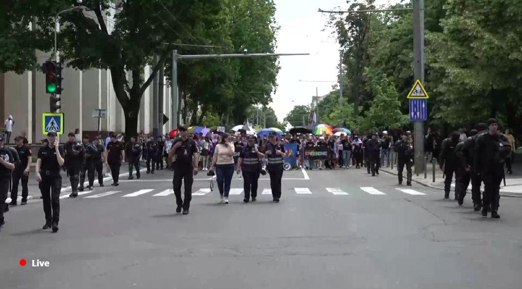 (video) „Позорище!” Marșul Pride, organizat la Chișinău cu dansuri ...